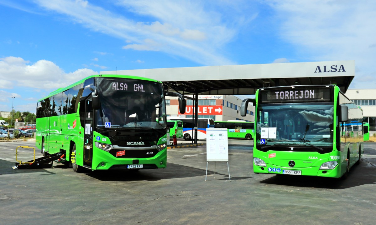Los autobuses y autocares. Una clasificación de vehículos de transporte ...